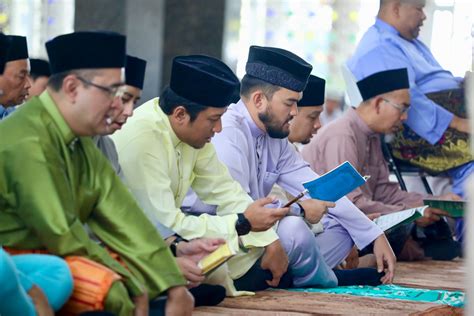 Raja Muda Sertai Majlis Bacaan Yasin Doa Selamat Faisal Halim