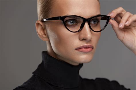 Quelle Coiffure Adopter Quand On Porte Des Lunettes