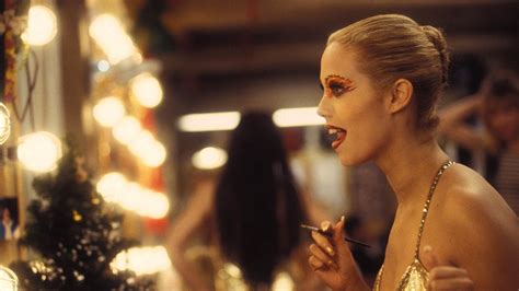Showgirls Una Sexy Elizabeth Berkley In Prima Serata Su Cielo