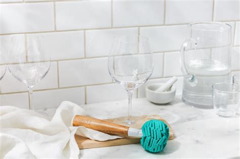 Cloudy Wine Glasses Here S How To Clean Them Correctly Grove