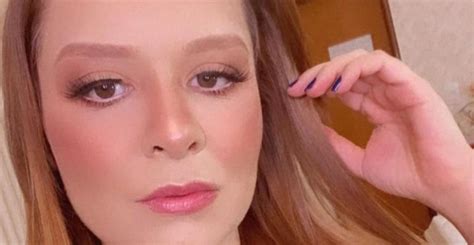 Sertaneja Maiara posta clique de biquíni e faz reflexão sobre autoestima