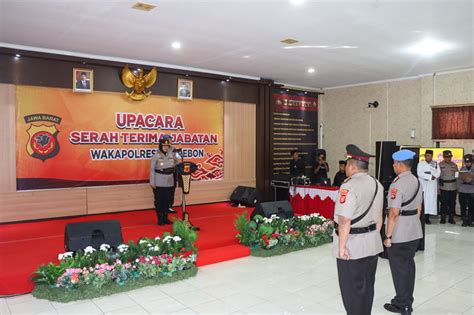 Kapolresta Cirebon Pimpin Upacara Sertijab Wakapolresta Cirebon