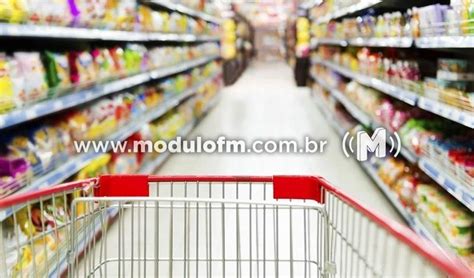 Homem foge após ser flagrado tentando furtar mercadorias em