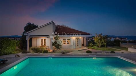 ATRAKTIVNA VILLA S BAZENOM U VODICAMA Prodaja Prodaja
