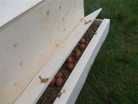 How To Build Roll Away Nesting Boxes