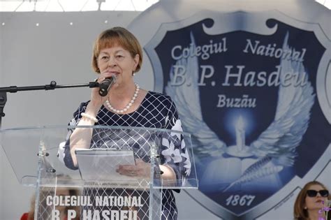 Scandal la unul dintre cele mai bune licee din țară directorul a