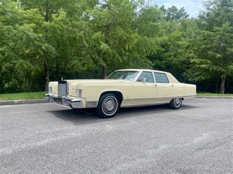 1977 Lincoln Town Car GAA Classic Cars