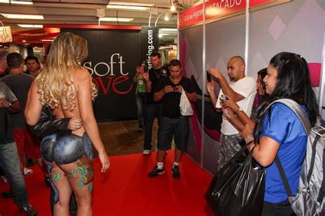 Entre Paredes Andreh Carvalho Coelhinha Da Playboy Vai A