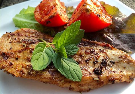 Filet z kurczaka w ziołach grillowany z pomidorami DoradcaSmaku pl