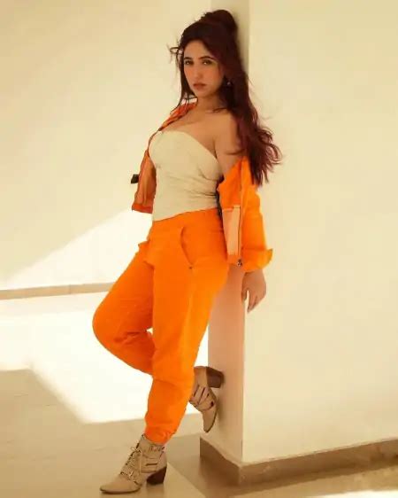 Ashnoor Kaur Top Hot Pics And Photo