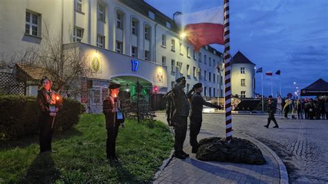 Klub Wojskowy 17 WBZ w Międzyrzeczu Capsztyk upamiętniające uczczenie