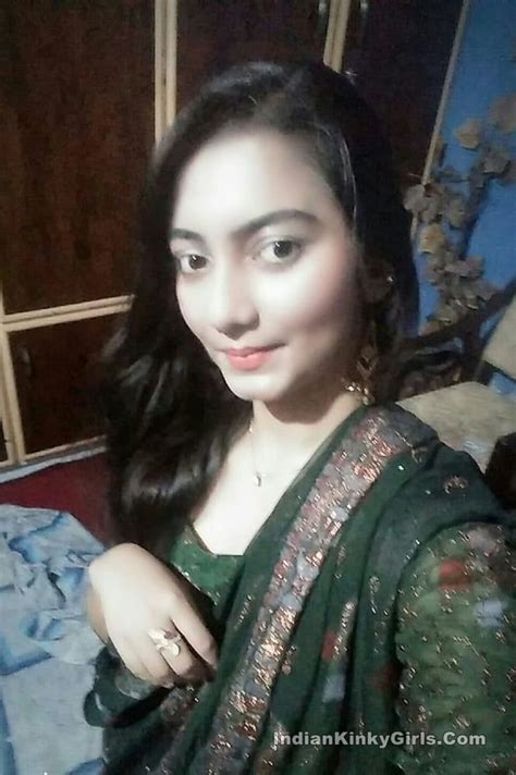 Sexy Mumbai Indian Girl Showing Round Boobs Indian Nude Girls