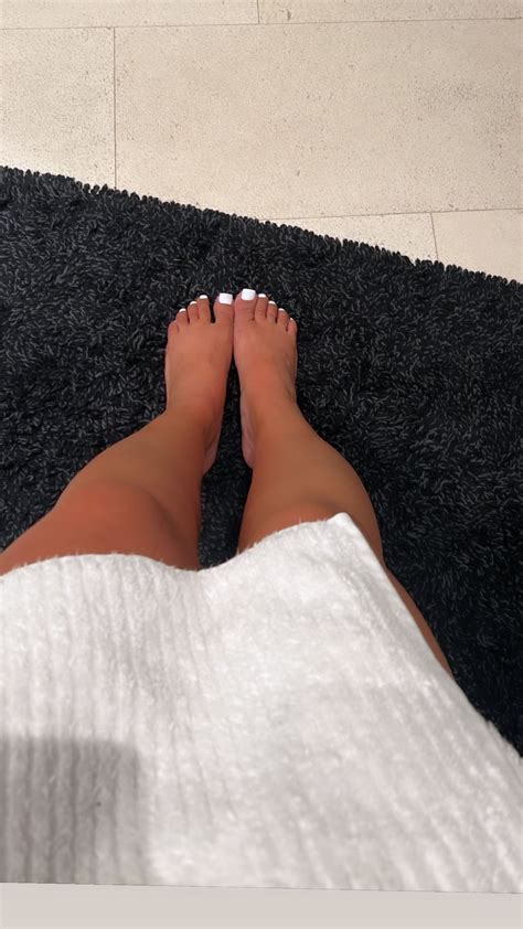 Cardi Bs Feet Toes And Soles HD Pictures Barefoot