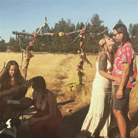 Pin By Radha Das On Where All The Hippies Went Couple Photos Scenes Photo