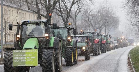 Bauernproteste Landwirte ziehen in Düsseldorf vor NRW Parteizentralen