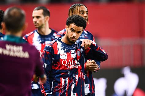Psg Il Donne Une Le On Za Re Emery Et D Barque En Quipe De