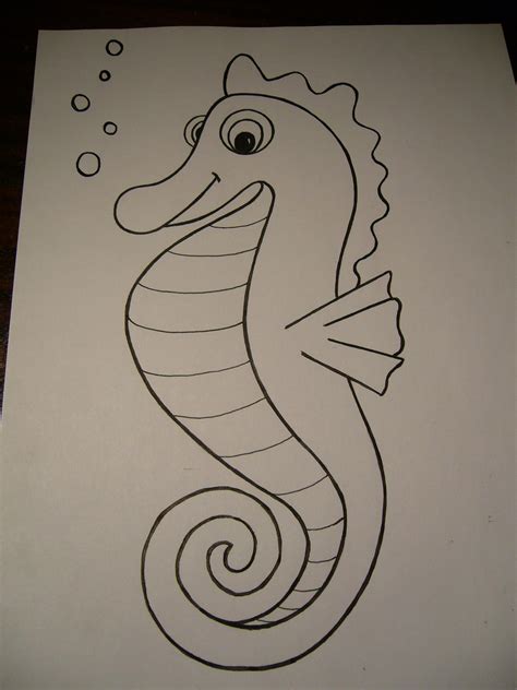 Cómo dibujar un caballito de mar 9 pasos