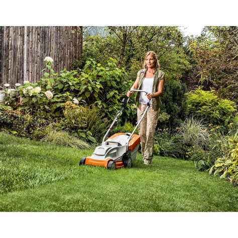 STIHL Akku Rasenmäher RMA 235 Schnittbreite 33 cm 30 L Grasfangkorb