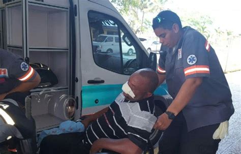 Recogió dos pasajeros y le metieron un balazo en la nariz