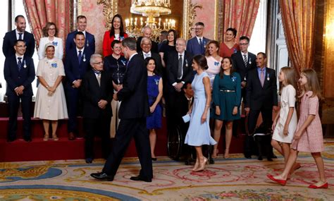 Fotografías los Reyes y sus hijas en el quinto aniversario de su