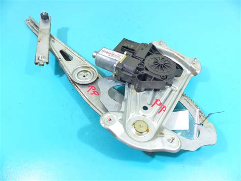 Podnośnik przód prawy Renault Megane III 807301396R 912462 200 0130822478