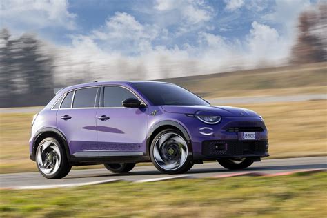 premières photos officielles du petit SUV électrique de 240 ch bOOlyx