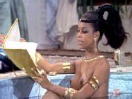 Jeannie Bell Nue Dans Treize Femmes Pour Casanova