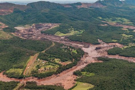 Brumadinho ação pede julgamento de ex presidente da Vale e R 200
