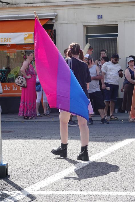 Exploring Bi Curiosity What Does Bi Curiosity Mean And How Is It Different From Bisexuality