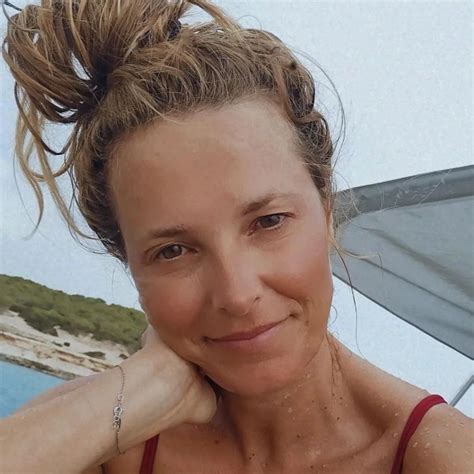Cristina Ferreira dá tudo em fato de banho super sexy e cavado e é