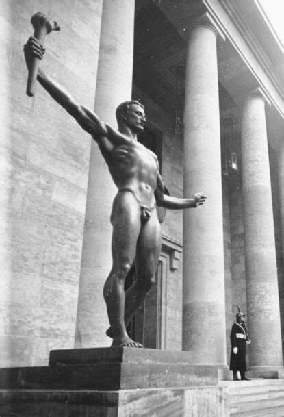 Arno Breker el escultor del III Reich La Biblioteca de Pérgamo