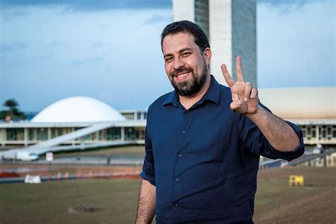 Como Boulos pode conquistar os evangélicos e chegar à Prefeitura de São