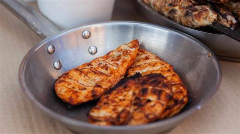 Aprenda a fazer um delicioso peito de frango suculento e saudável