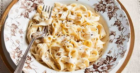 Como fazer fettuccine alfredo em casa e a receita original não leva