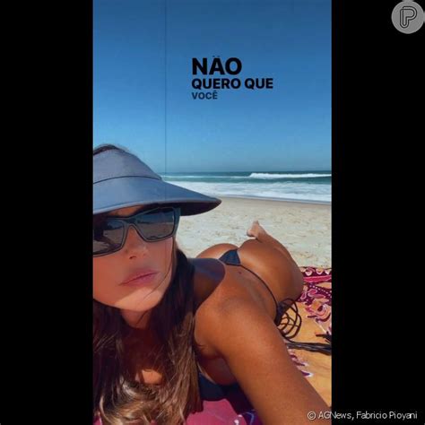 Deborah Secco exibiu bumbum em biquíni mínimo Purepeople