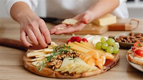 Así puedes hacer una tabla de quesos y carnes frías súper barata Ser Zen