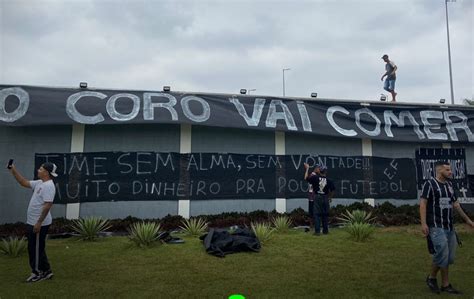 Torcida do Corinthians faz protesto tom de ameaça veja vídeos e