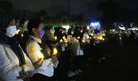 Parade Ratusan Lilin Fk Unair Peringati Hari Pencegahan Bunuh Diri