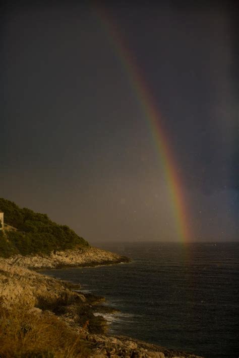 Galerija Snažno nevrijeme pogodilo Hvar Tri pijavice na moru kiša