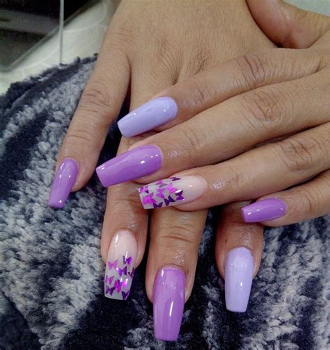uñas moradas con mariposas Stylish nails art Pretty acrylic nails