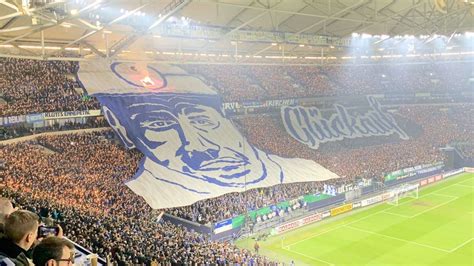 FC Schalke 04 Fans Beeindrucken Mit Choreo Beim DFB Pokal Spiel