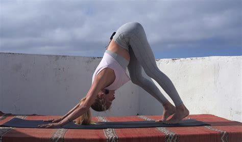 Posturas De Yoga Para La Pesadez De Piernas Cansadas