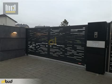 Nowoczesne Ogrodzenie Frontowe Z Perforowanej Blachy W Sierakowicach