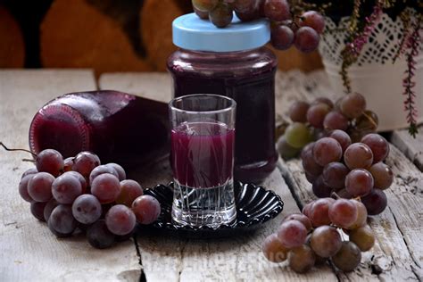 Sok Z Ciemnych Winogron Przepis Przyslijprzepis Pl