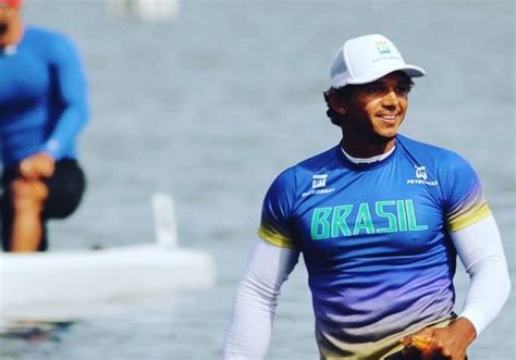Atleta Baiano Isaquias Queiroz Conquista Medalha De Ouro No Pan De Lima