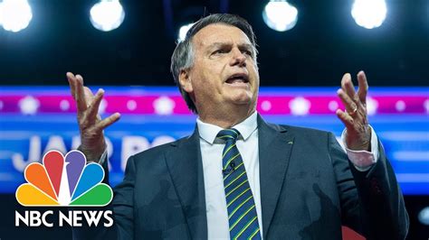 Bolsonaro afirma que voltará ao Brasil em março