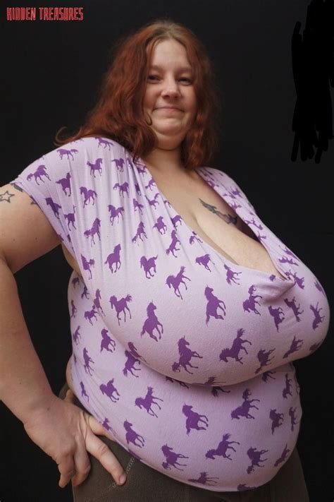 大きなおっぱいを持つ高齢女性 ポルノ写真