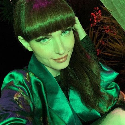 the natalie mars a publié du contenu sur Instagram Regardez les 72