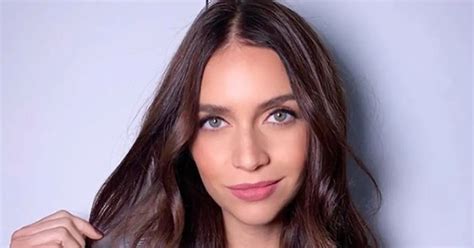 Zaira Nara posó con naked pants en la playa y enseñó orgullosa la