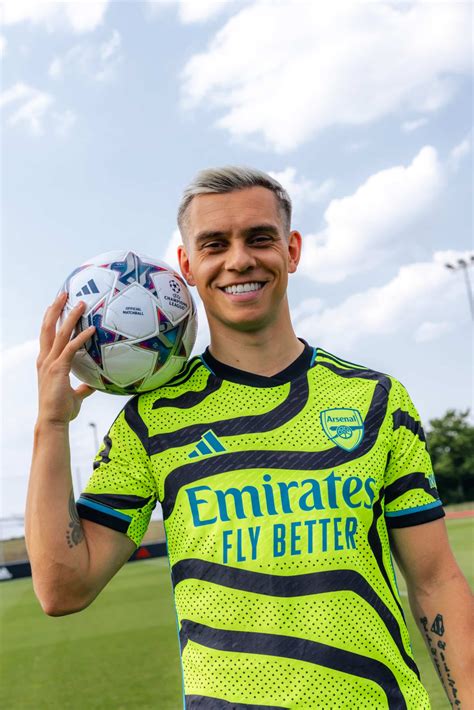Ligue Des Champions Le Nouveau Ballon D Voil Par Adidas